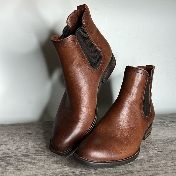 Born | Shoes | Euc Womens Born Cove Waterproof Chelsea Boot 8 | Poshmark